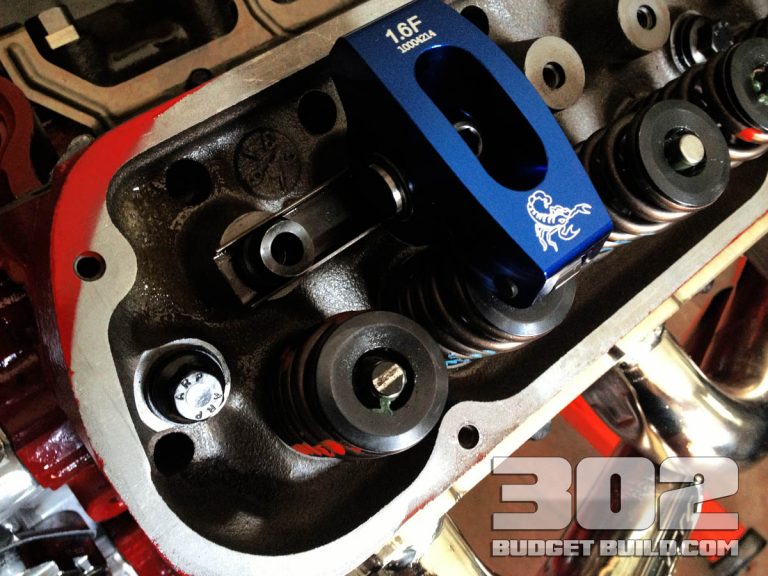 How To Install Roller Rockers and Pushrods on a Small Block Ford 302 ...