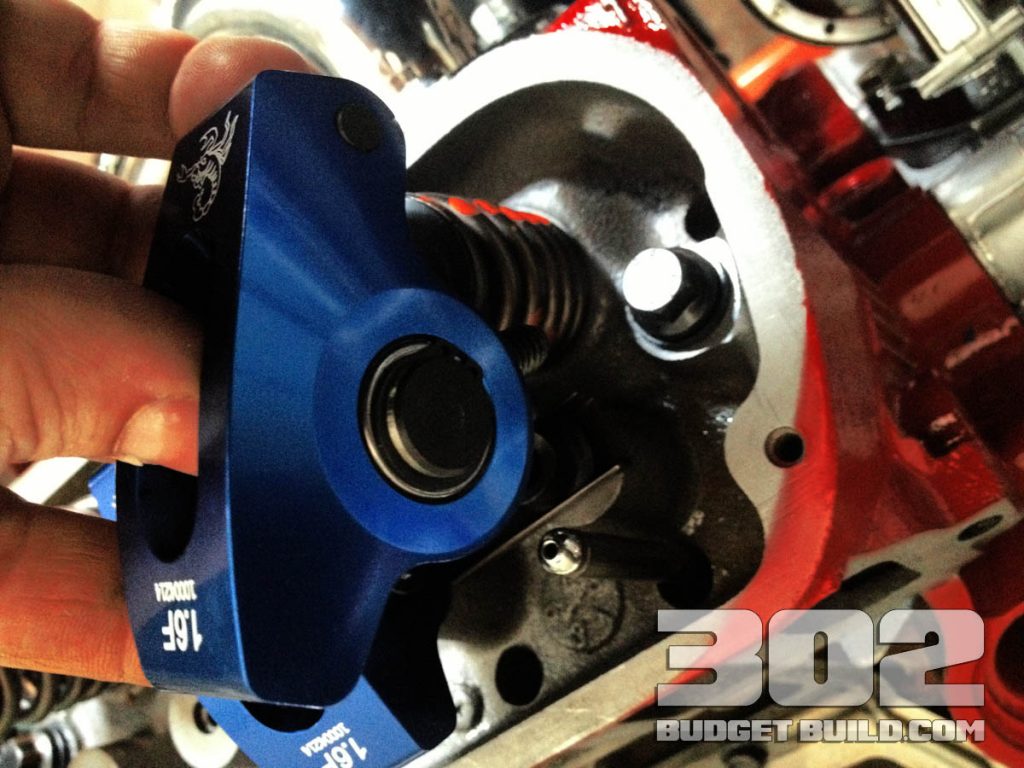How To Install Roller Rockers and Pushrods on a Small Block Ford 302 ...